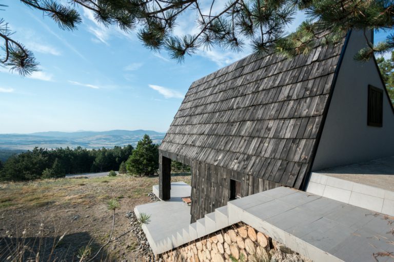 Divcibare Mountain Home, la casa dual de EXE studio | Experimenta