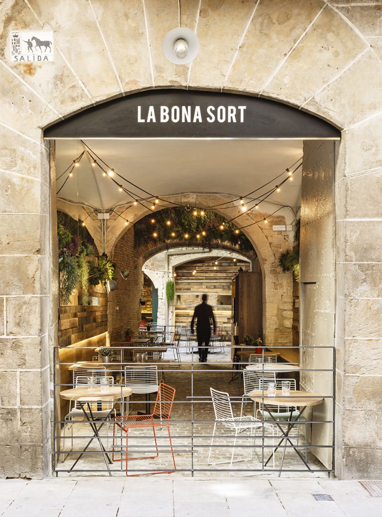 El patio de La Bona Sort, intervención de Jordi Ginabreda Studio | Experimenta