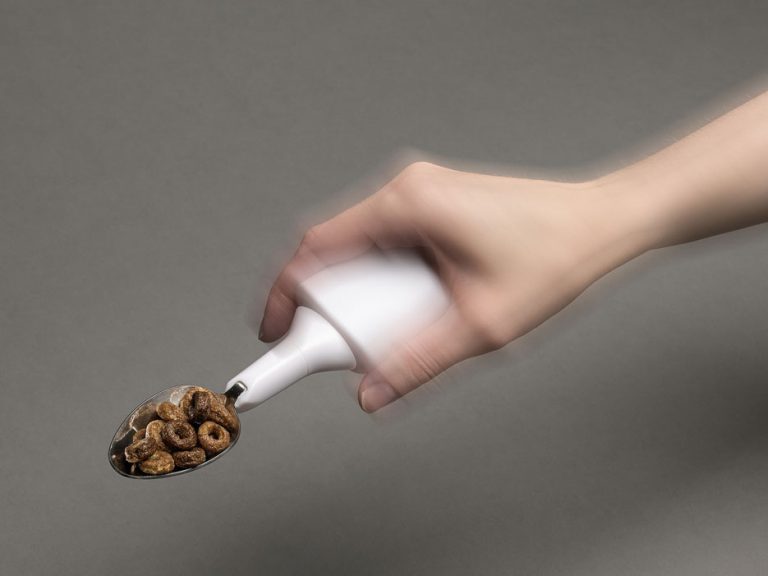 Liftware Steady, cubertería inteligente para contrarrestar temblores ...