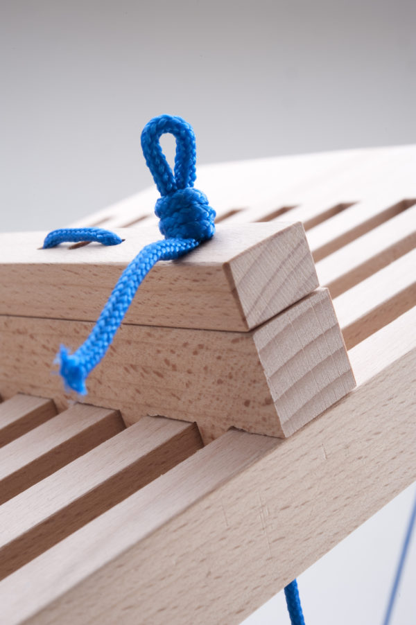 Las versátiles estanterías de nailon de Viktor Matic. Hexagonales ...