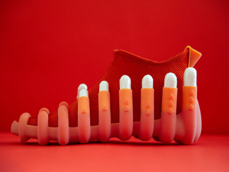 Netina, los calzados futuristas de Netha Goldberg. Un ejercicio ...