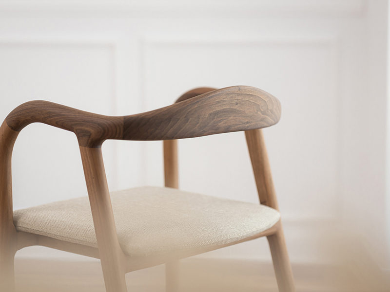 Mosso, los asientos de Charlie Pommier. Elegancia gala en madera ...