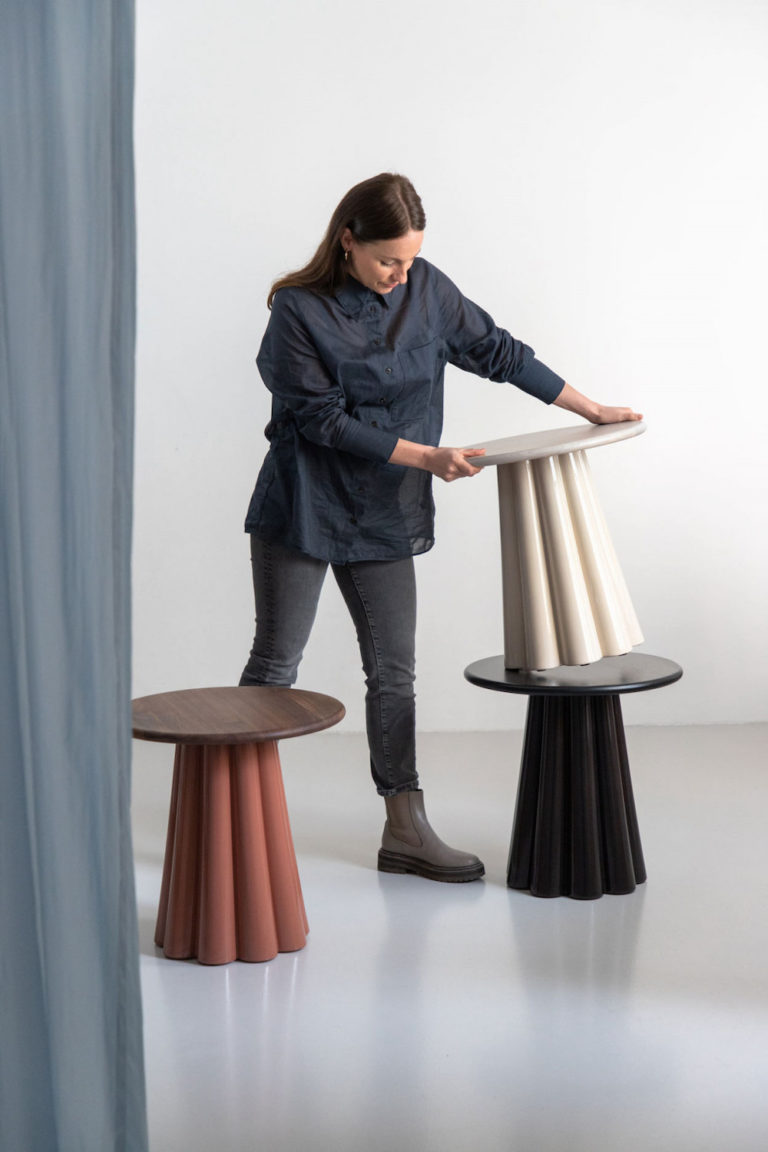 Hanne Willmann experimenta con cerámica en Bromo, una mesa auxiliar ...