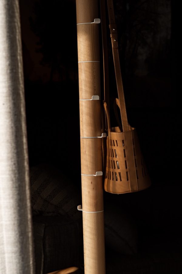 Kollen Loop, el perchero modular e interactivo de Paula Terra Bosch | Experimenta