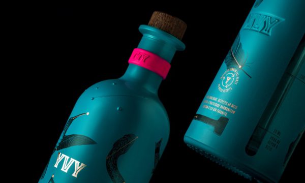 Estúdio Bogotá da vida a YVY Trilogia Refil, la primera botella de gin ...