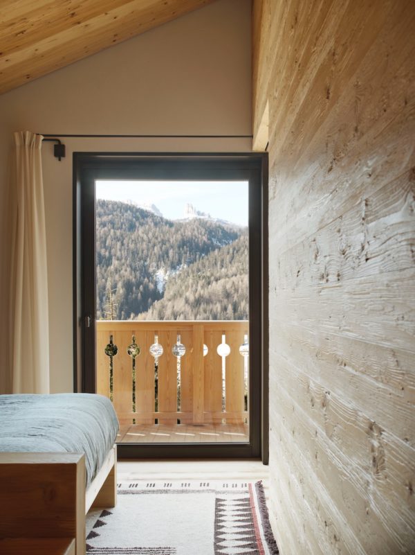 Parisotto + Formenton crean el refugio perfecto a los pies de los ...