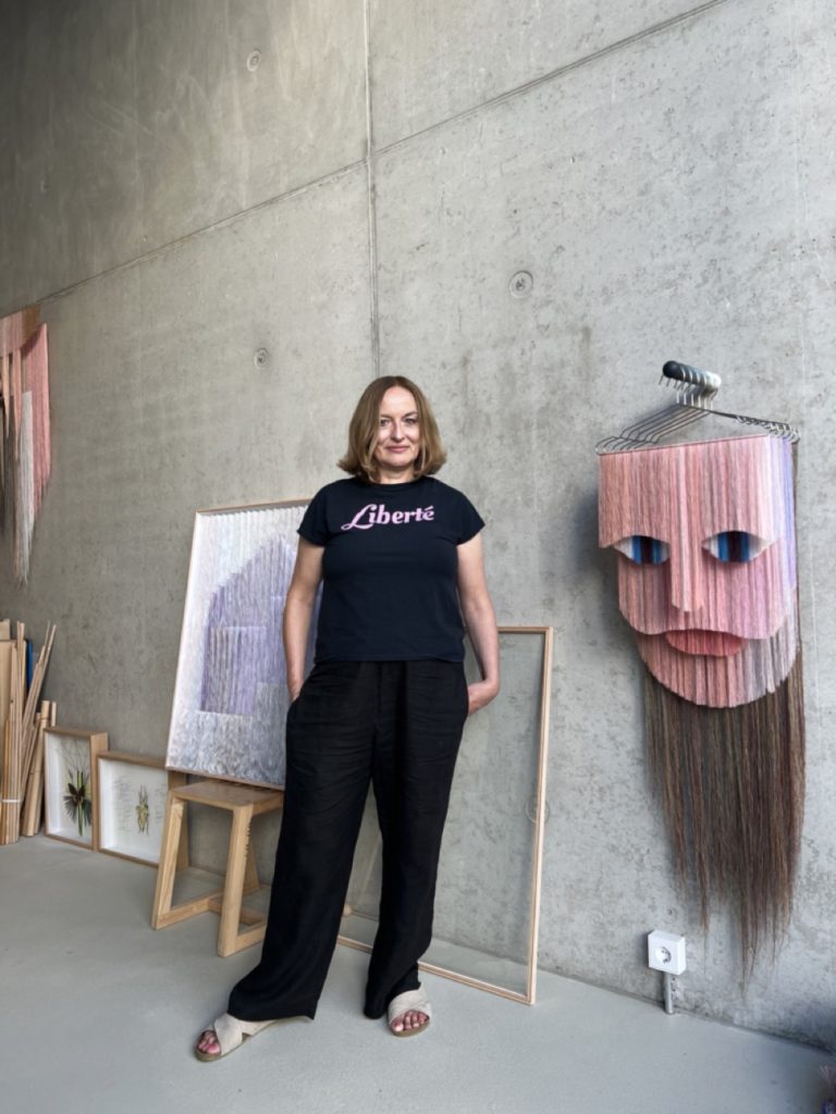 Pintar con hilos: el original trabajo de la artista alemana Ulrike ...