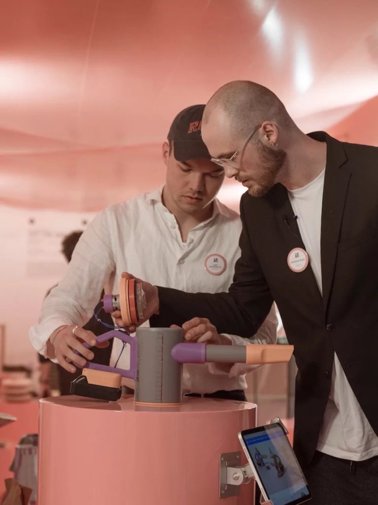 Opencyclone, mucho más que una aspiradora DIY. Un proyecto de Lion Sanguinette y Jonathan Stein ...