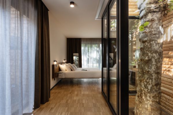 Preistoriche Green Lodge, un proyecto de Studio Apostoli. Acero, madera y buen gusto | Experimenta